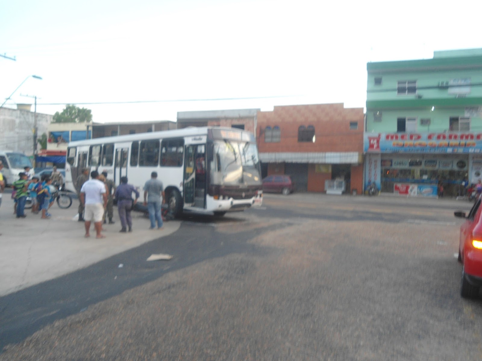 CONSULTORIA PERICIAL TRANSITO: SAINDO DE UM LOTE LINDEIRO O MOTOQUEIRO ...
