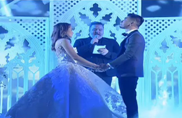 Teddy Corpuz marries wife in It's Showtime - Video - Where In Bacolod