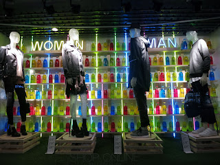 RetailStoreWindows.com: Pull and Bear, London