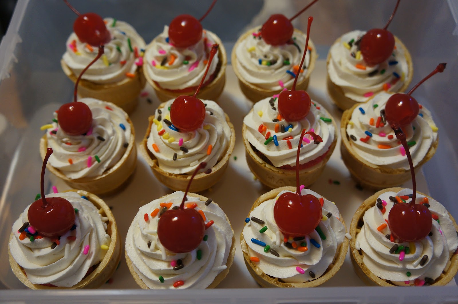 Sweet Jems: Ice Cream Cone Sundae cupcakes