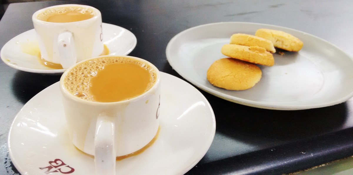 The Musings of a Night Owl: Irani Chai and Osmania Biscuit