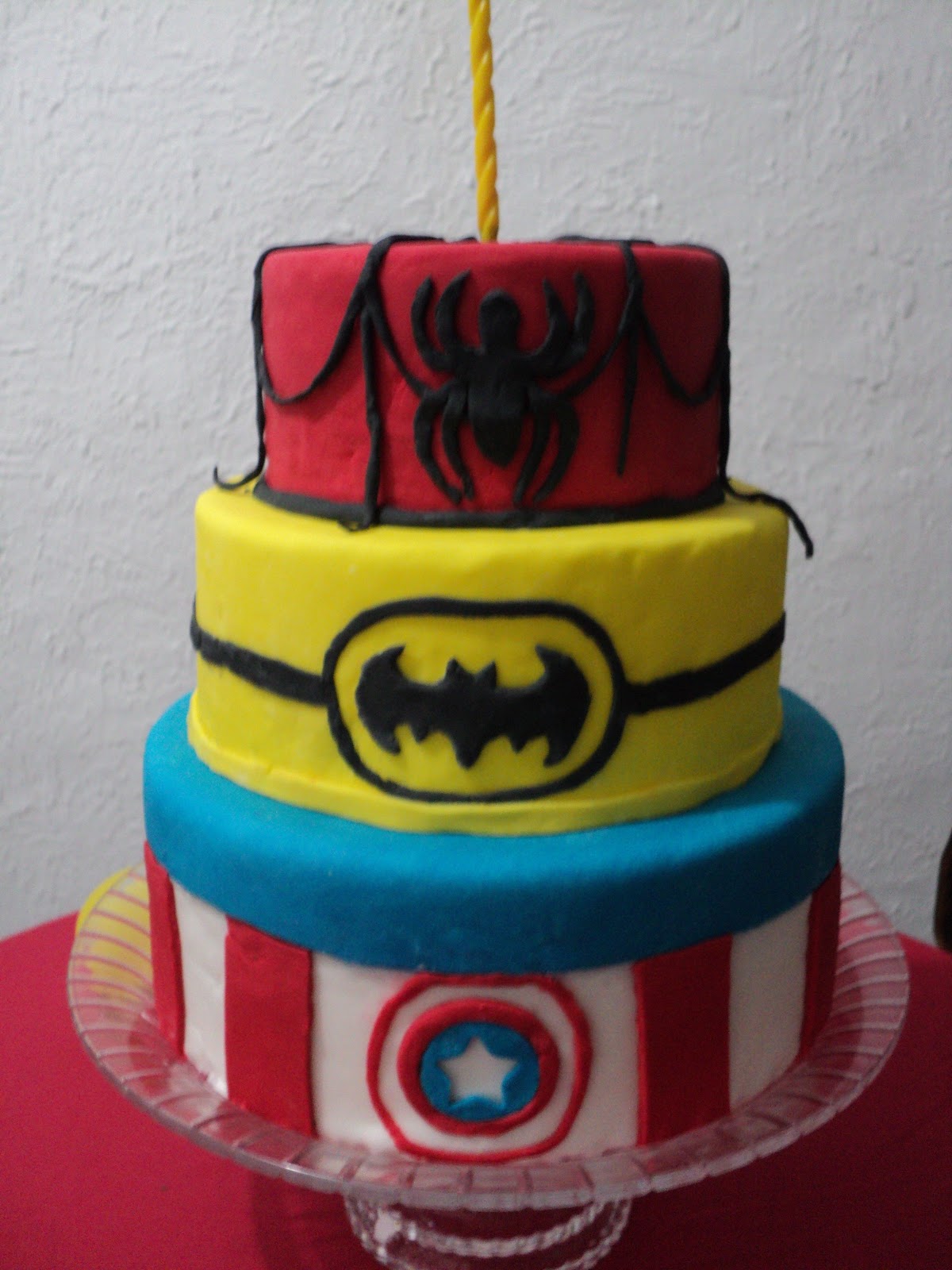 Doces Fofuras por Carol Lopes : Bolo Decorado Super Heróis da DC
