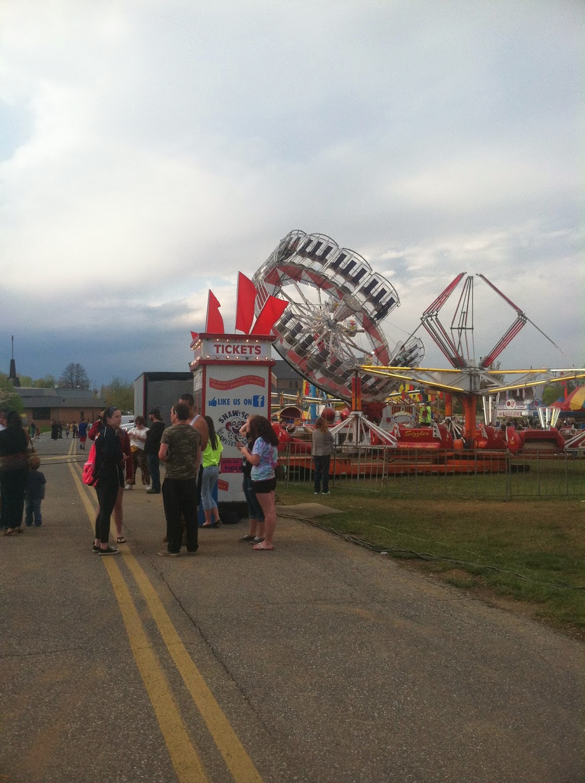 Carnival Chasing : Its carnival Time Shaw & Sons Amusements in