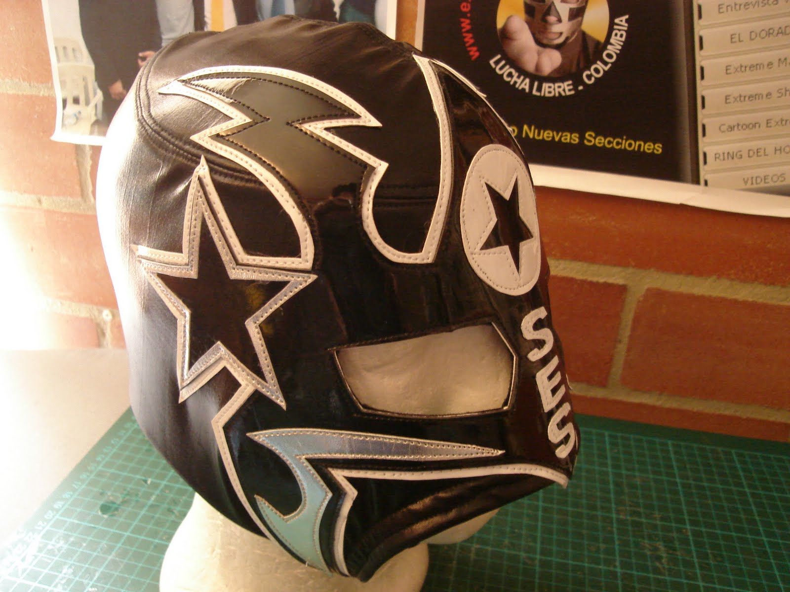 Máscara CM PUNK fabricada por EL DORADO & XTREME LUCHA COLOMBIA ...