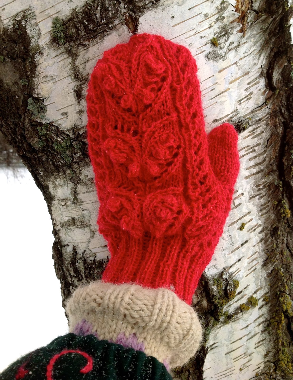 Stickningskiosken: Winter wonderfulness in knitted lace mittens, a ...