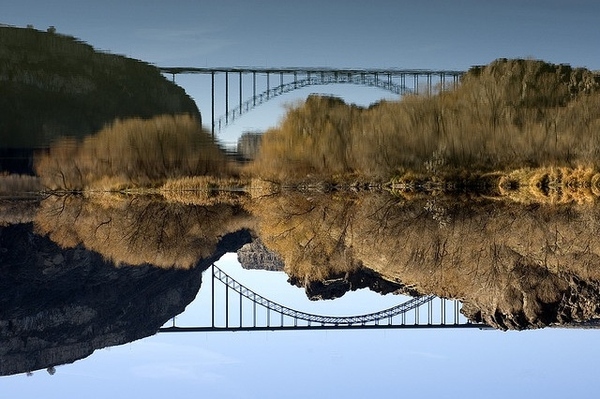 Fresh Pics: 30 Outstanding Examples of Reverse Reflection Photography