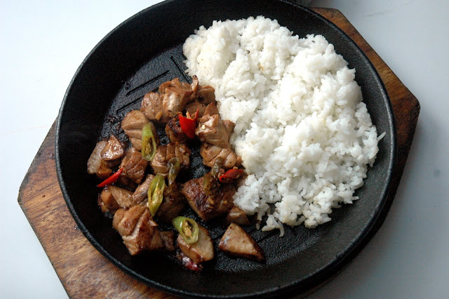 DUDE FOR FOOD: Flavors of Naga: Welcome To Bigg's Diner Country...