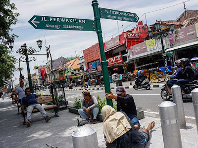 Papan Nama Jalan dan Papan Penunjuk Arah