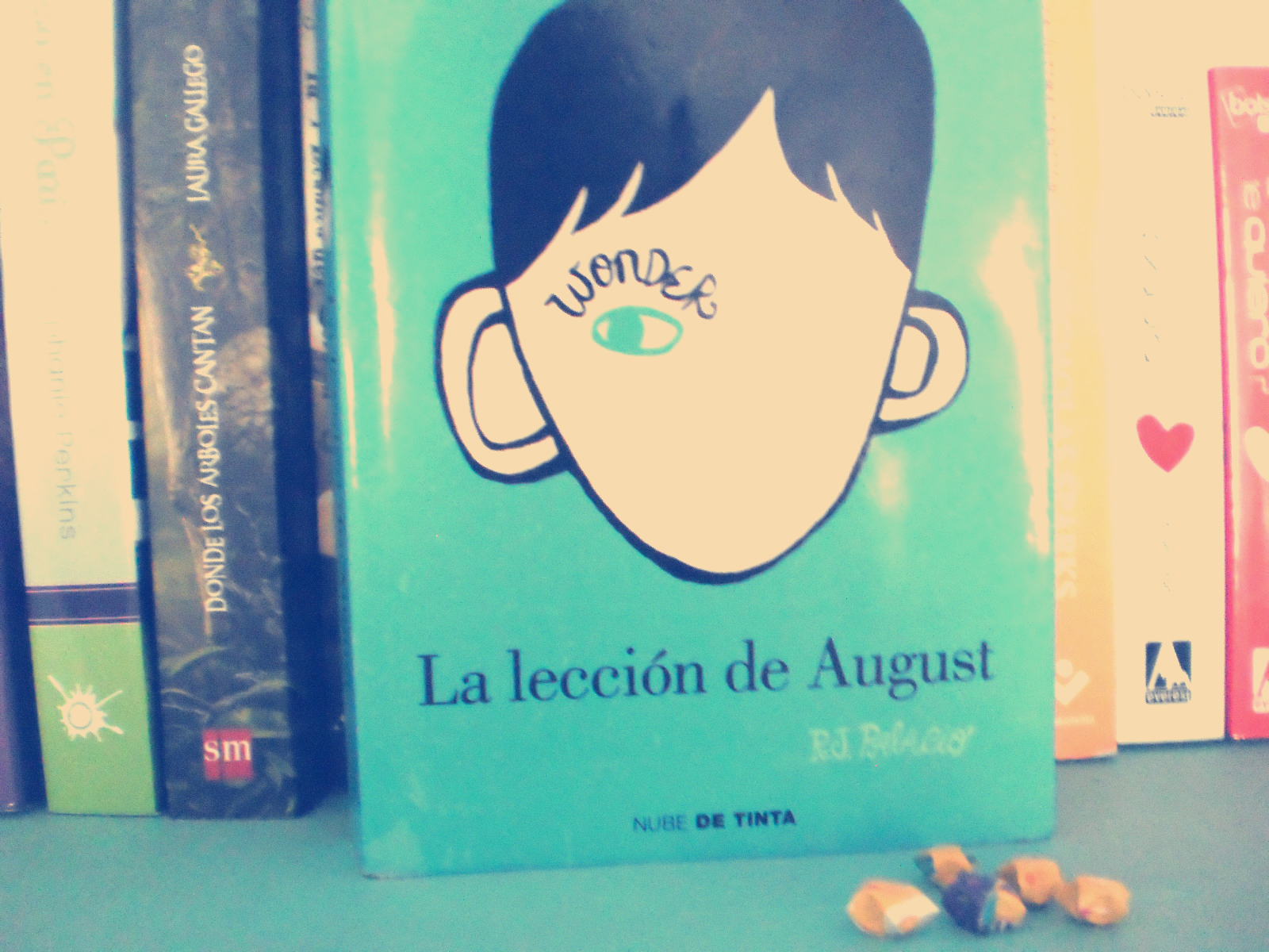 Oliendo libros: La lección de August - Reseña