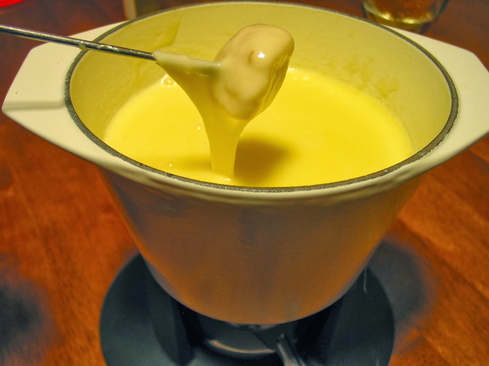 the experimental cook 101: Swiss Cheese Fondue