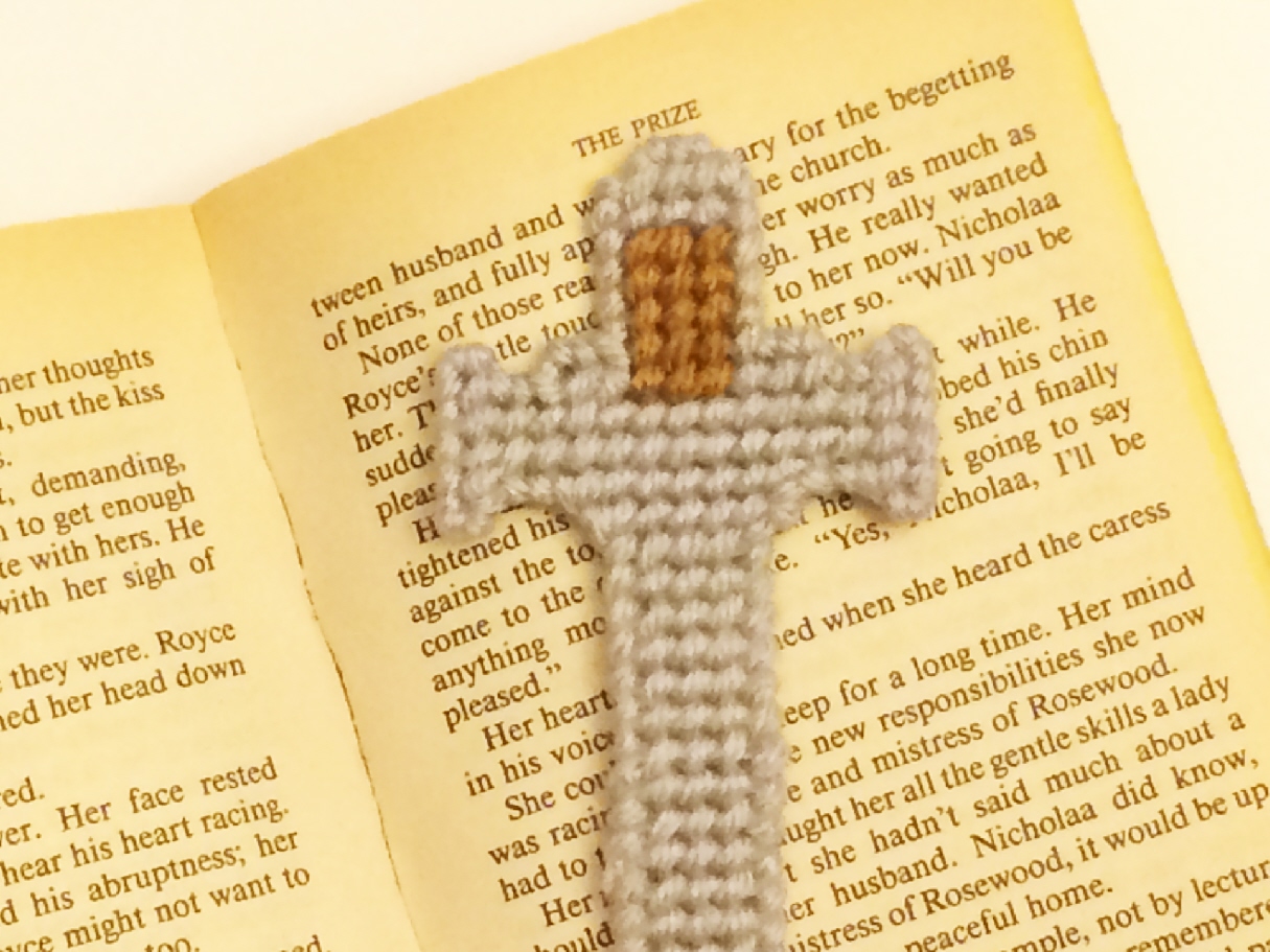 DIY Party Mom: Plastic Canvas Highlander Sword Bookmark