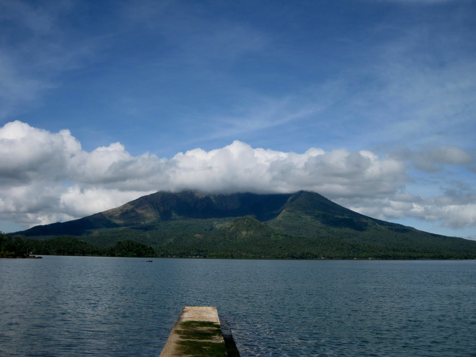 Lake Buhi, Philippines | Christine Loves to Travel