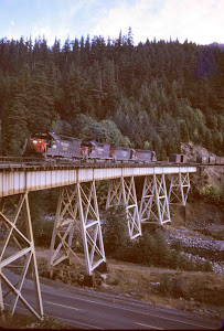 Southern Pacific Cascade Line: SPRINGFIELD TRACK AND ROADBED - 1