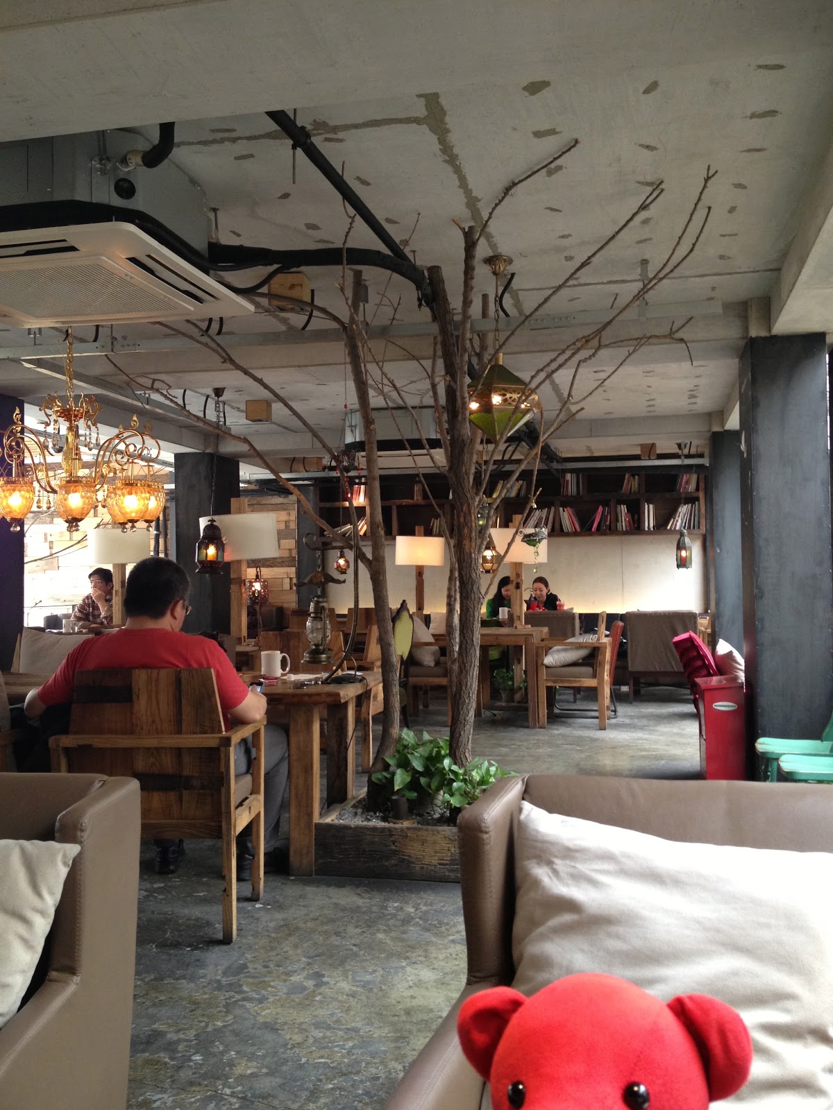 ralfebyralf: Maan Cafe Beijing
