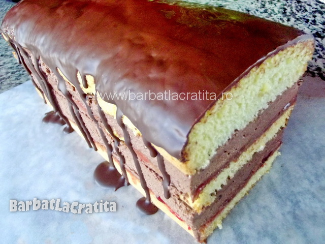 Prăjitură-Chec cu cremă de ciocolată şi gem | Rețete BărbatLaCratiță