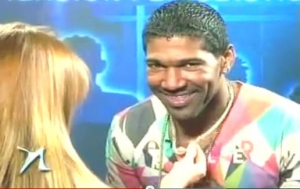 Luego de recuperar la libertad Omega alardea sus joyas