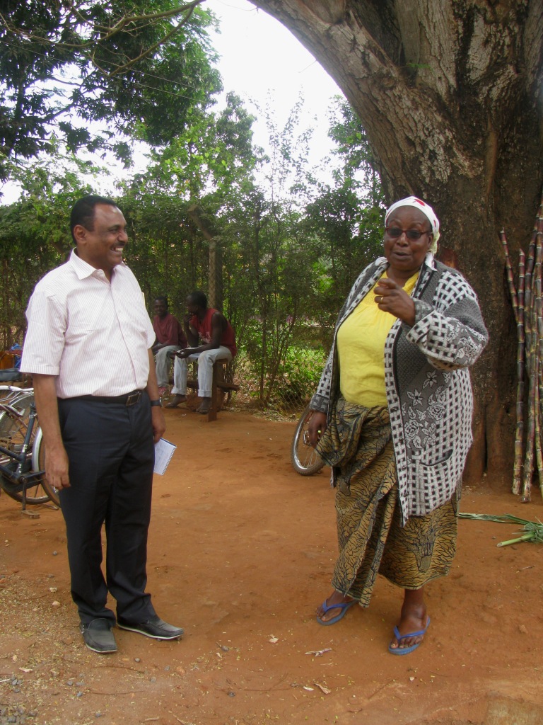 ZIARA YA MBUNGE WA JIMBO LA MOROGORO MJINI , ABDULAZIZ ABOOD AKIKAGUA ...