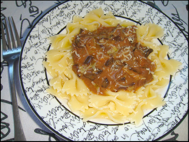 Pimenta de Amélia: Molho funghi com carne picadinha