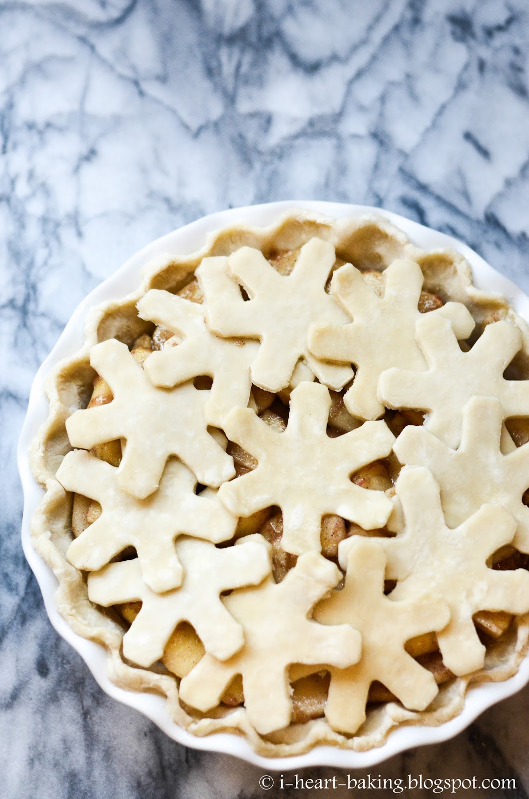 i heart baking!: snowflake cutout apple pie for christmas