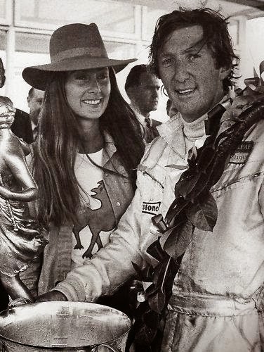 MUJERES CON ESTILO UNICO: NINA RINDT - POLE POSITION