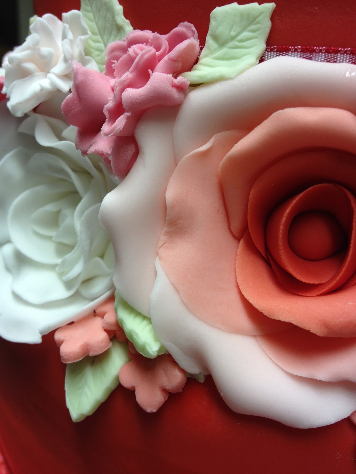 The Vanilla Pod Bakery: Pretty Sugarpaste Roses on a Snow Day!