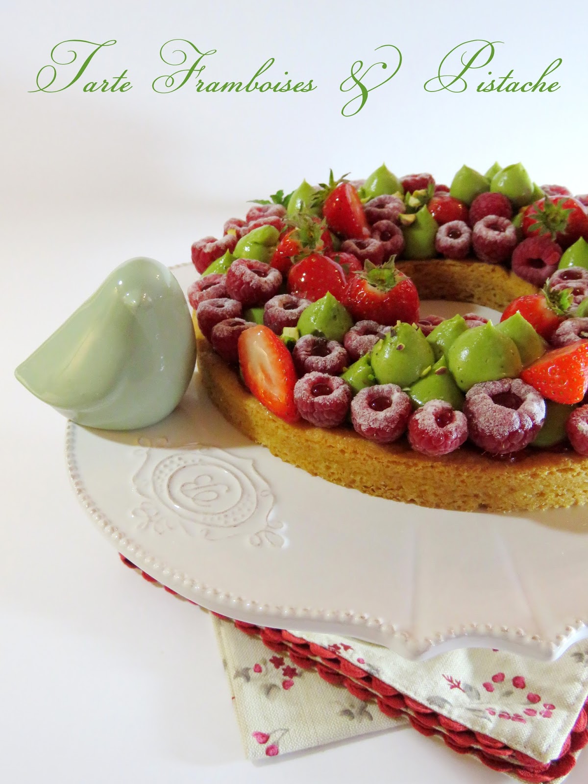 J'en reprendrai bien un bout...: Tarte Framboises & Pistache