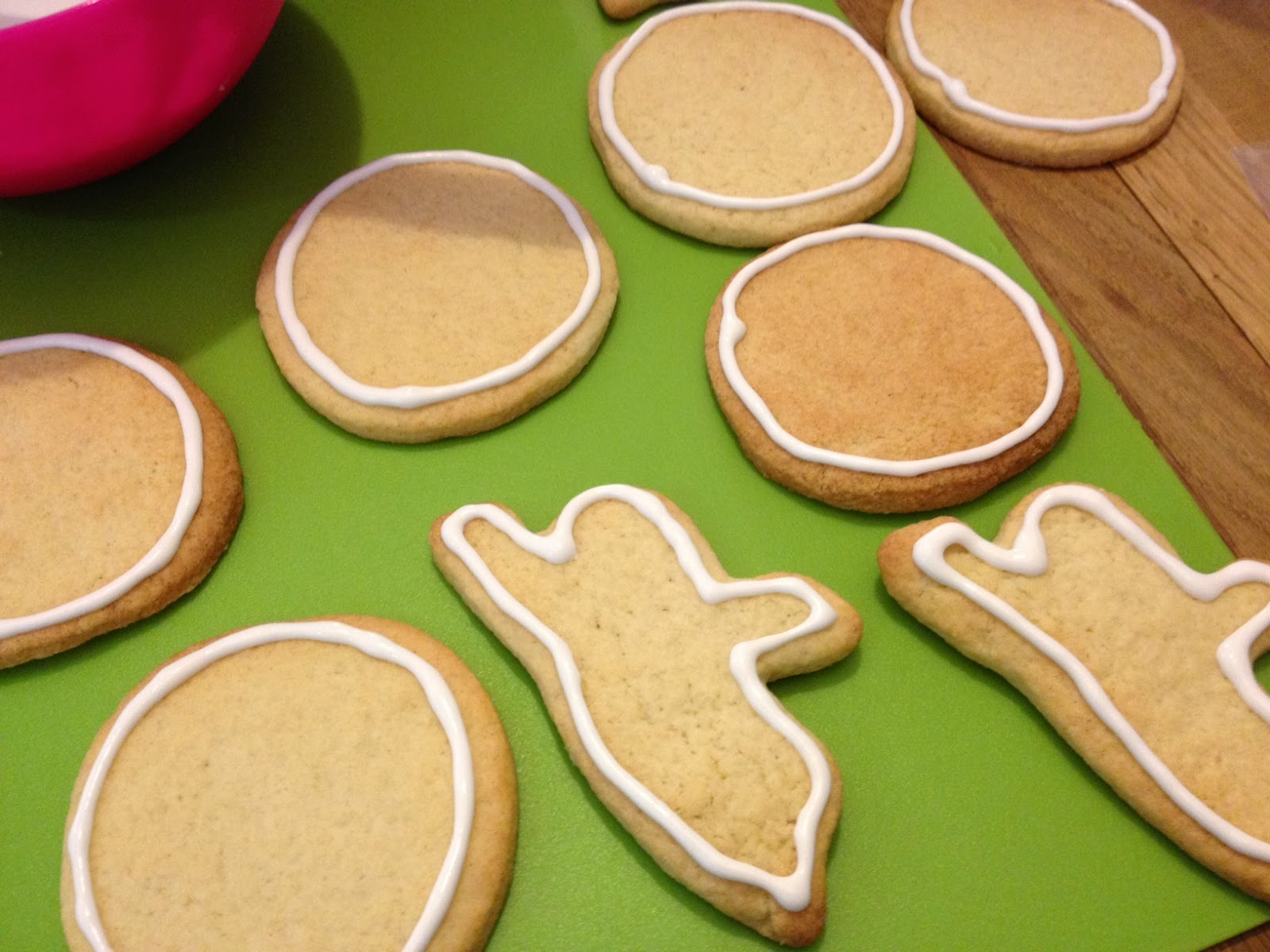Biscuit decorating with friends