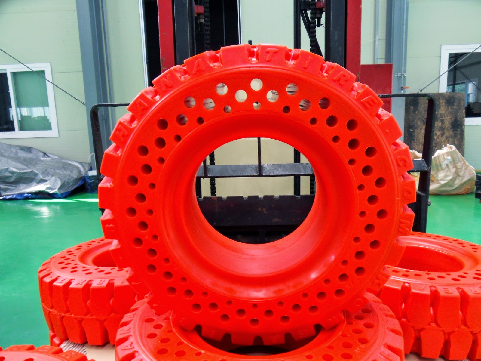 Forklift Urethane Tire Total Solution HANA TIRE: 5월 2014