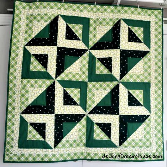 de Jong Dream House: Quilt #26 :: Green Illusion
