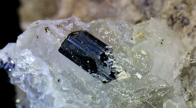 CSMS GEOLOGY POST: BABINGTONITE: MA STATE MINERAL