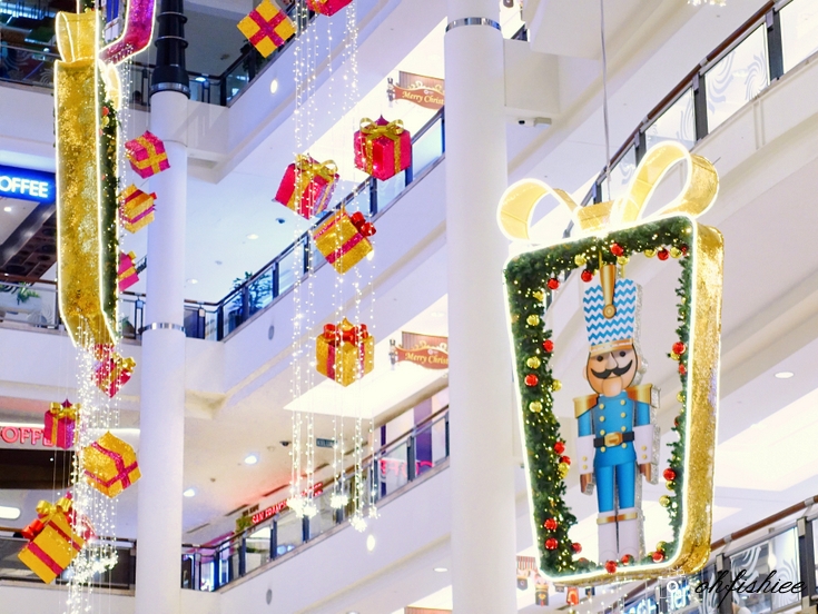 oh{FISH}iee: Malaysia's Tallest Christmas Tree in Suria KLCC