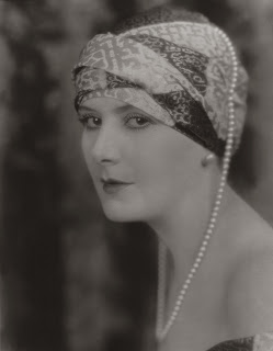 merie earle - USA News Collections