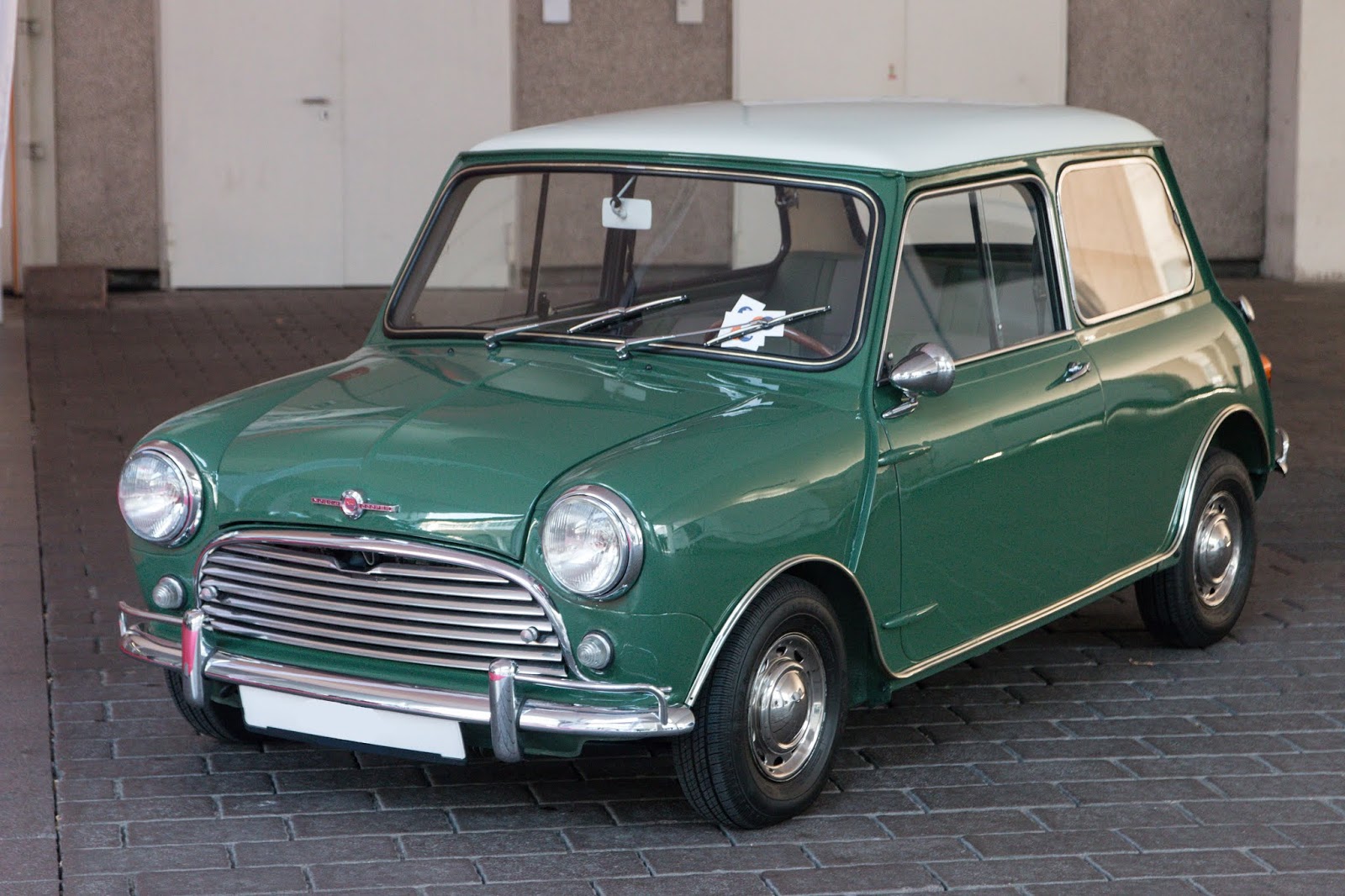 Mobil Mr.Bean Diburu Para Kolektor Mobil Antik | REVIEW MINI MORRIS ...