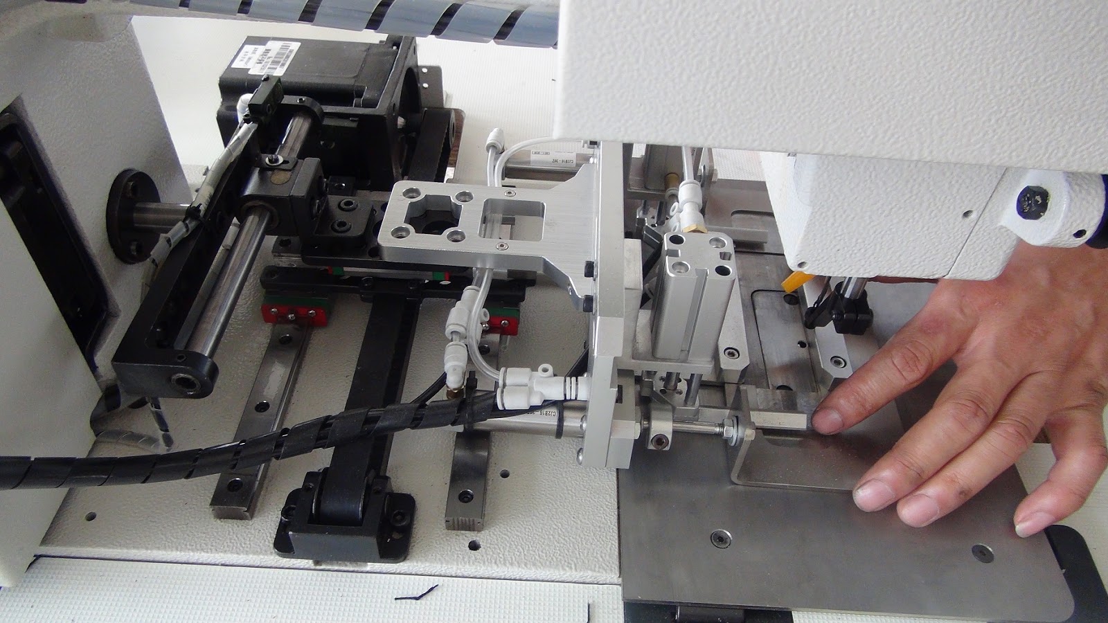 Heavy duty industrial sewing machines: How to change rope sewing clamp ...