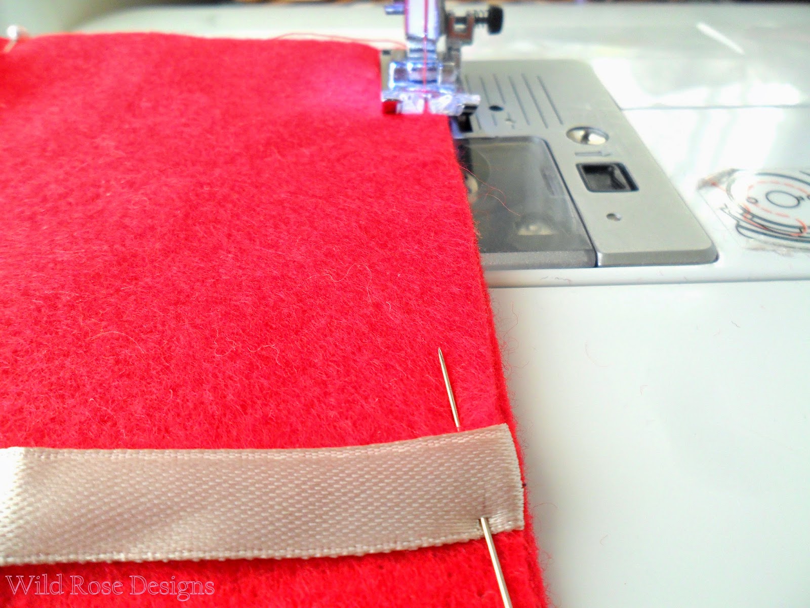 Wild Rose Designs: Simple felt phone case tutorial