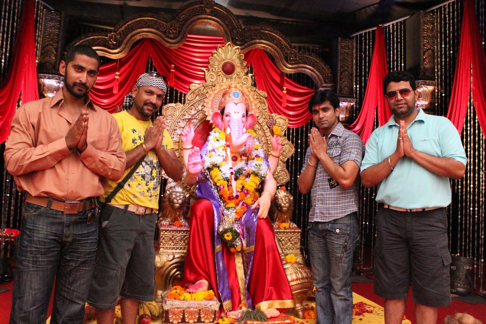 Labels: Marathi Movies News , Movies Reviews