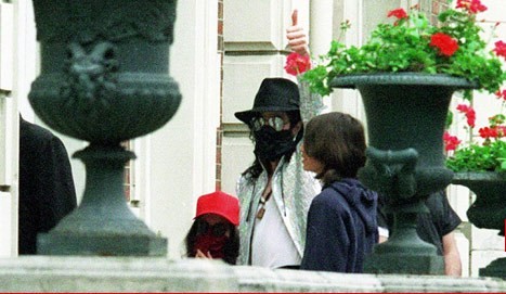 Michael Jackson ΜΑΙΚ ΤΖΑΚΣΟΝ φωτογραφίες - Η ΔΙΑΔΡΟΜΗ