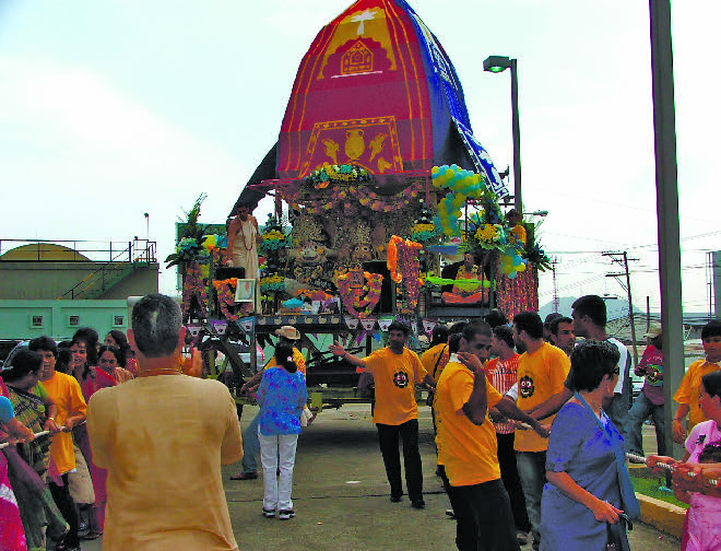 CORRIENTES MIGRATORIAS: LOS INDOSTANES O HINDUES
