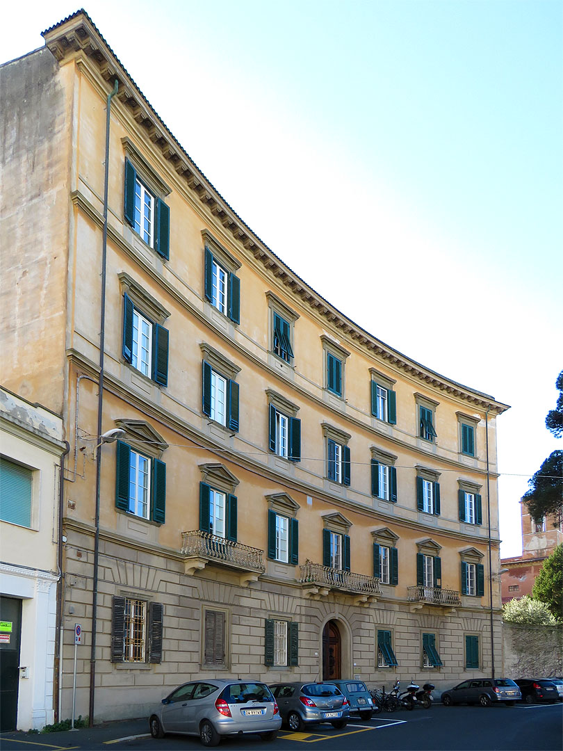 Livorno Daily Photo: Concave Facade