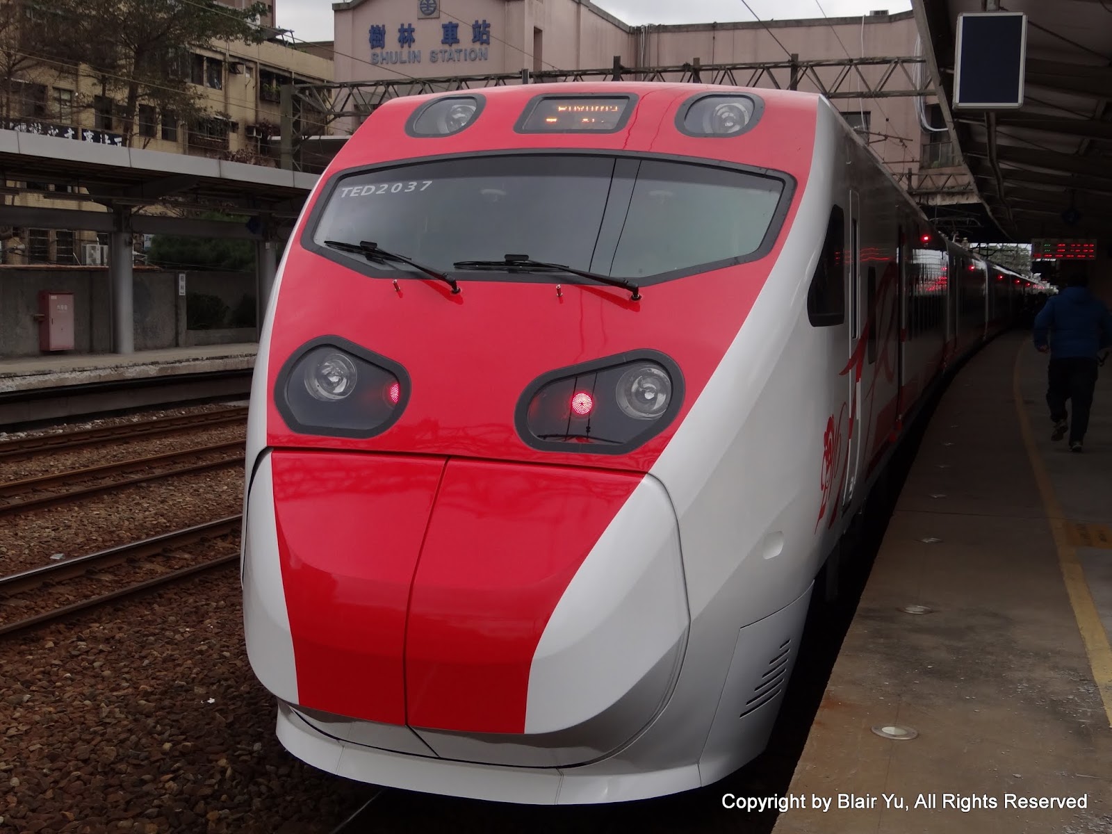 Blair's 鐵道攝影: TEMU2037傾斜式電聯車 (普悠瑪號 Puyuma Express)