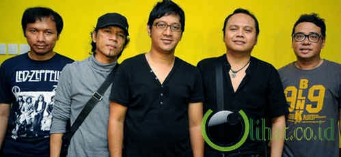7 Grup Band Indonesia yang sempat Jatuh setelah Ditinggal Vokalis ...