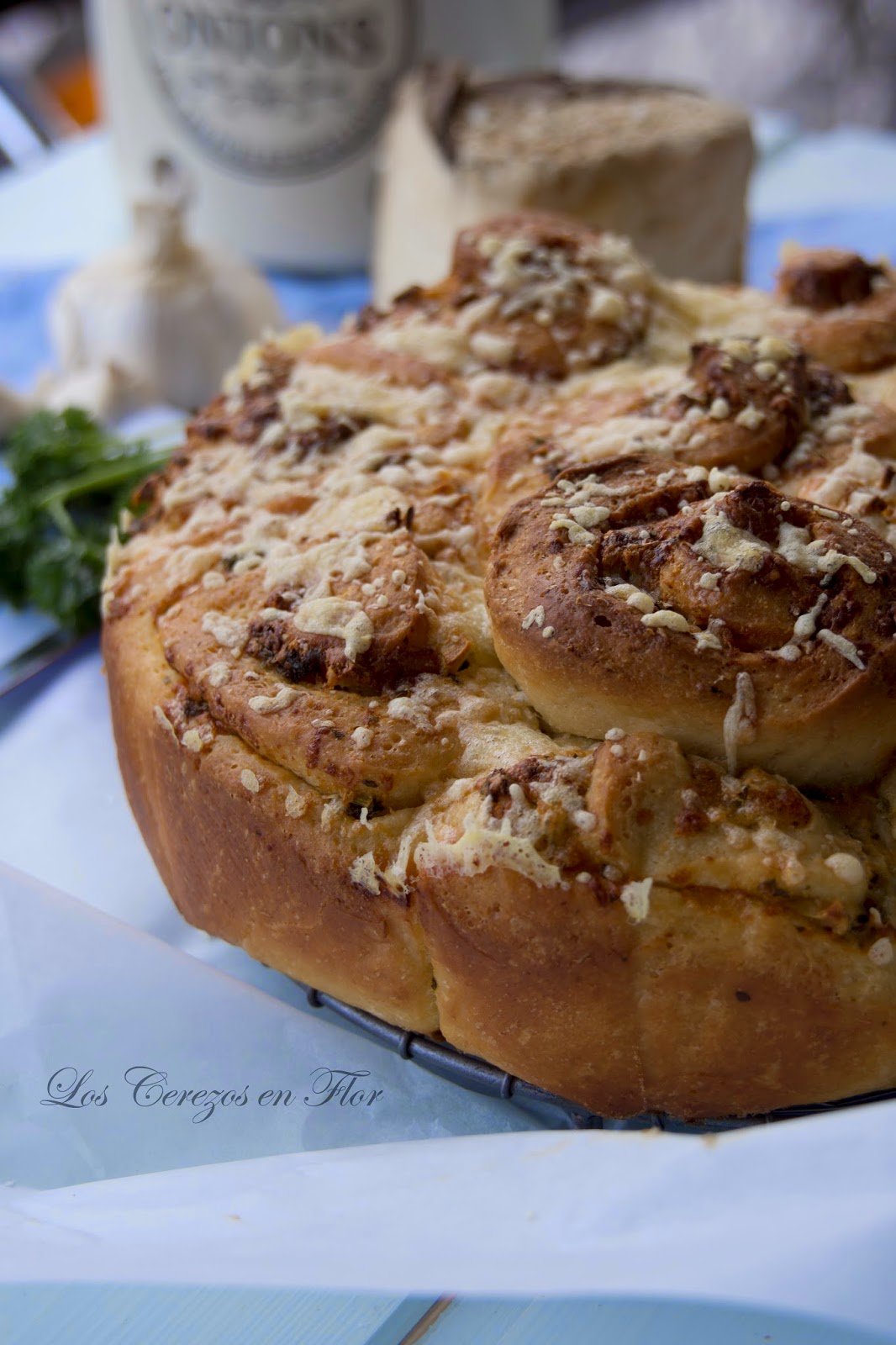 Los cerezos en flor: Caracolas de pan de ajo!!