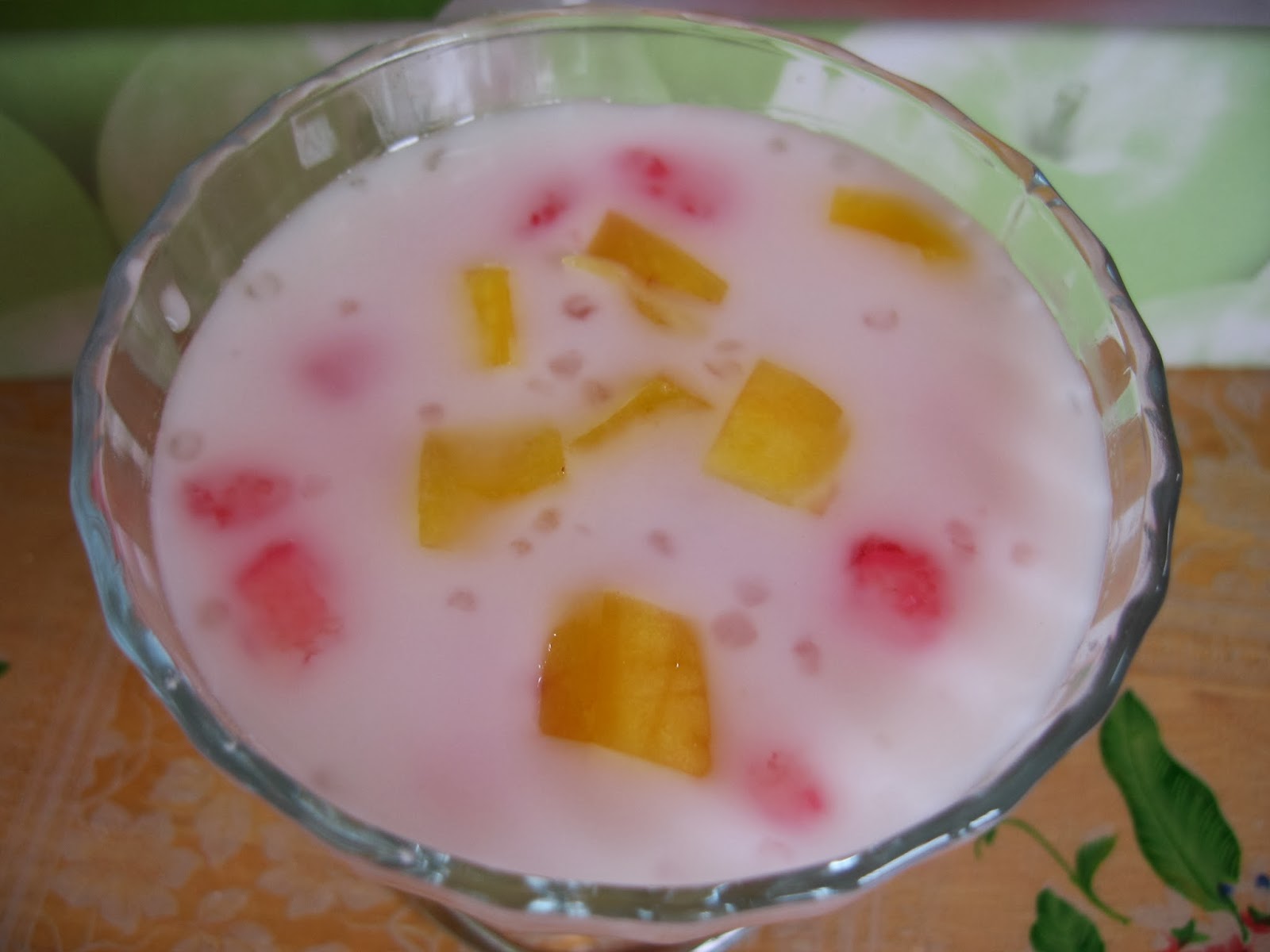 Sumptuous Flavours: Red Ruby Dessert (Tub Tim Krob)