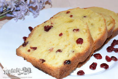 Retete gustoase si garnisite: Chec cu merisoare si stafide