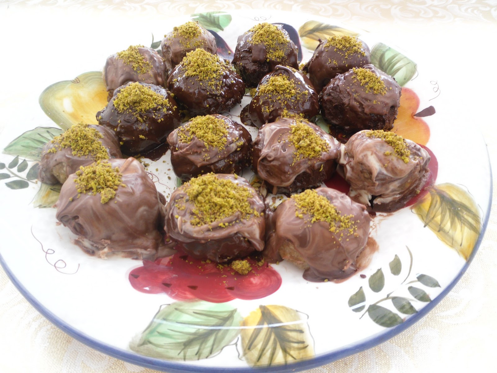 EBRU'NUN TACI: MUHALLEBİLİ TATLILAR