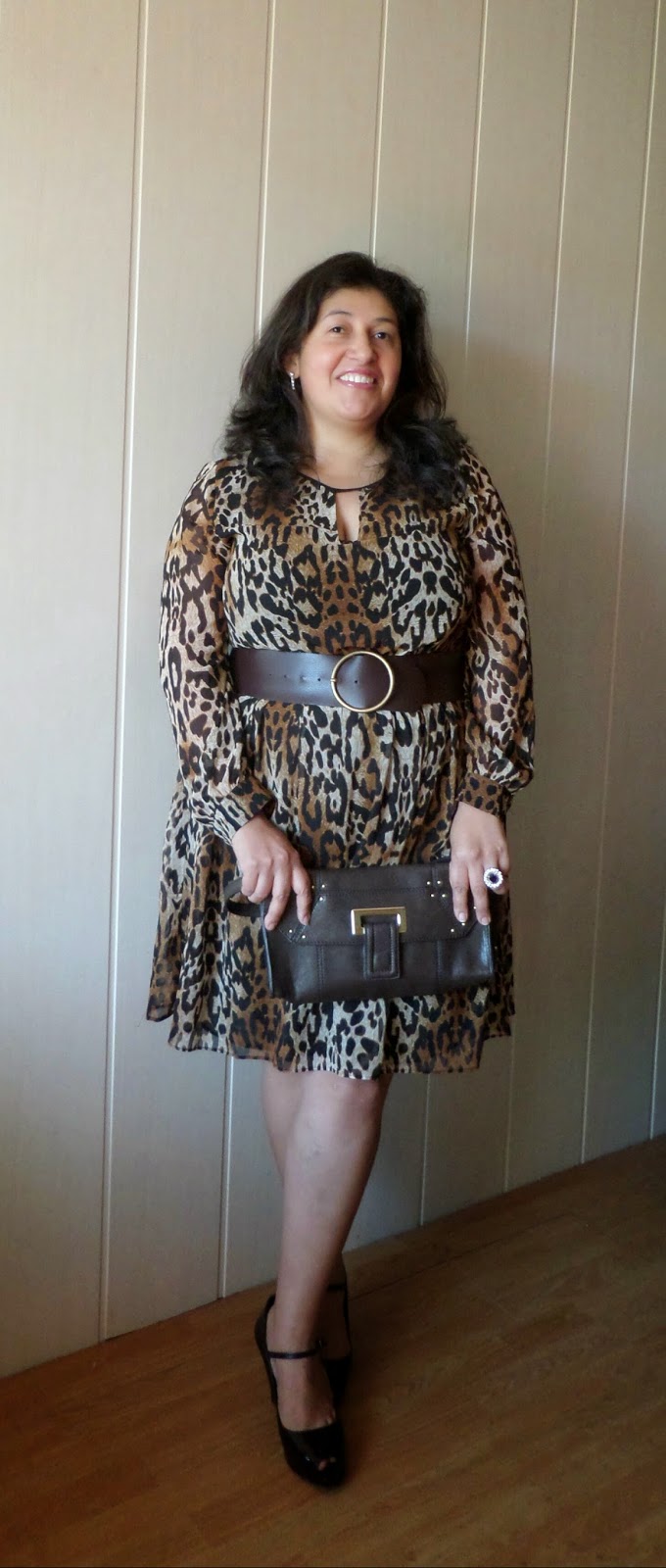 Look : Vestido de leopardo - SOLO CHICHAS
