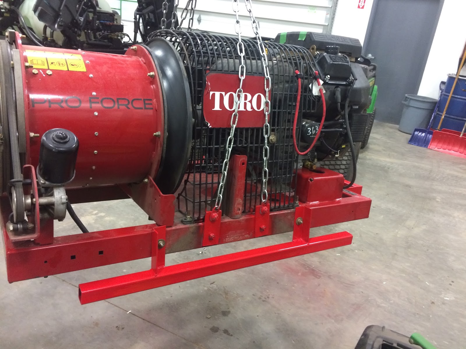 Bobs Shop: Detrailered Toro pro force blower