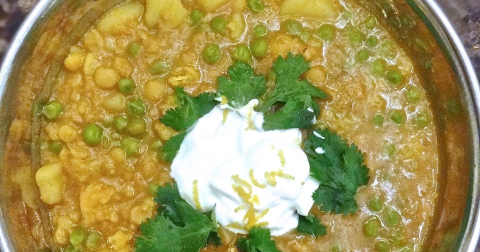 Scrumpdillyicious: Cauliflower, Potato & Green Pea Matar Dal