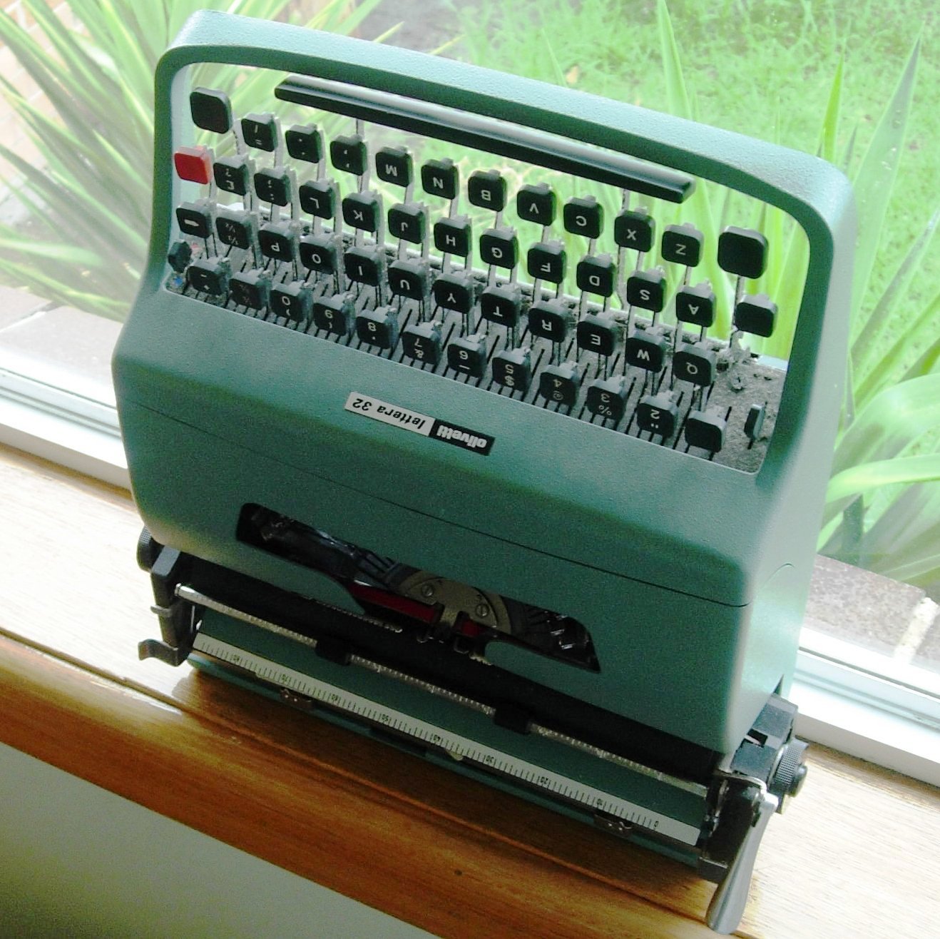 THE TEERITZ AGENDA: The Typewriter Collection No.3: Olivetti Lettera 32 ...