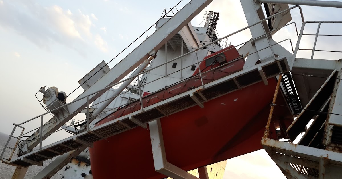 winch supplier alang: Free Fall Lifeboat uae